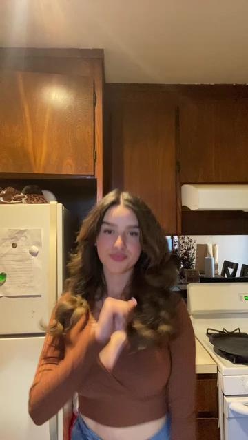 Download a video of @simplyneida