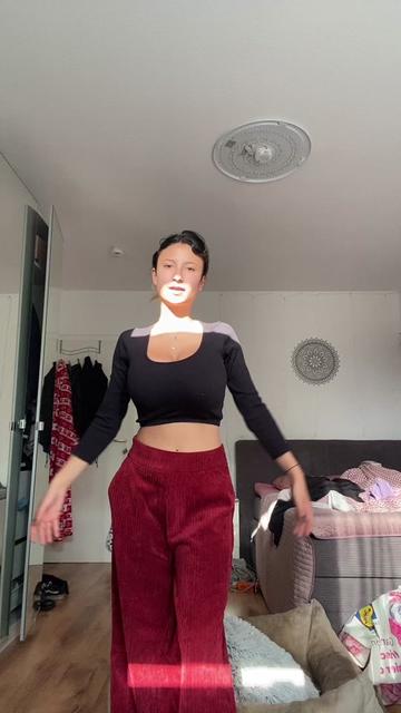 Download a video of @celinahucci