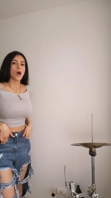 Download a video of @derlydaniela_